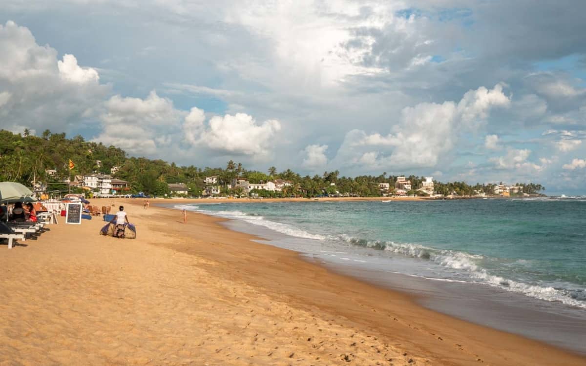 UNAWATUNA BEACH SRI LANKA - The Complete Guide