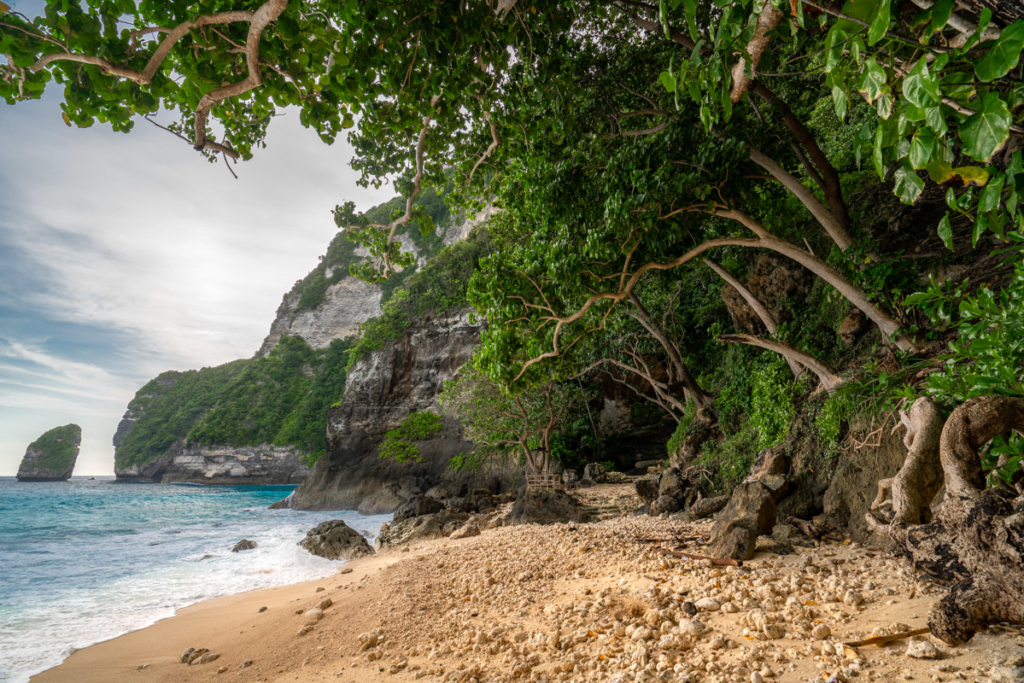 TEMBELING BEACH AND NATURAL POOLS - Complete Guide