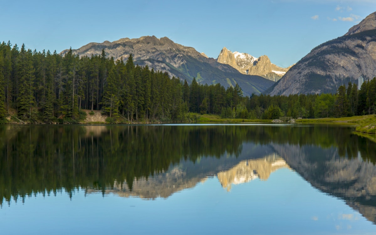 25 Best Easy Hikes in Banff Canada with Stunning Views!